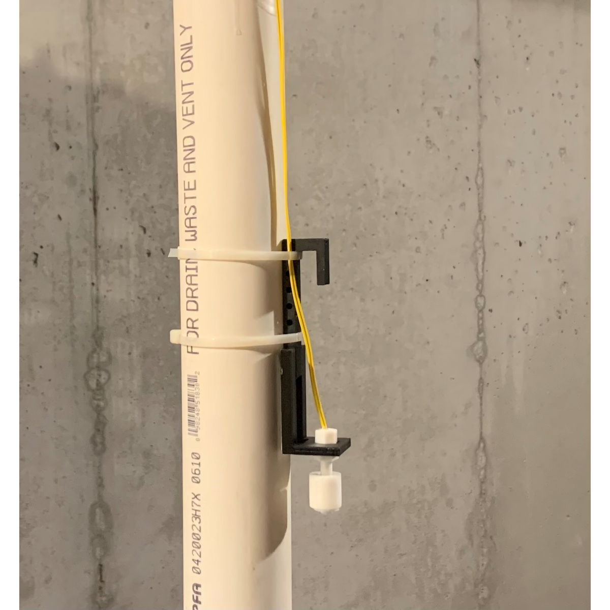 Accessory: Bracket For a Float Switch and/or Temperature Probe – YoLink